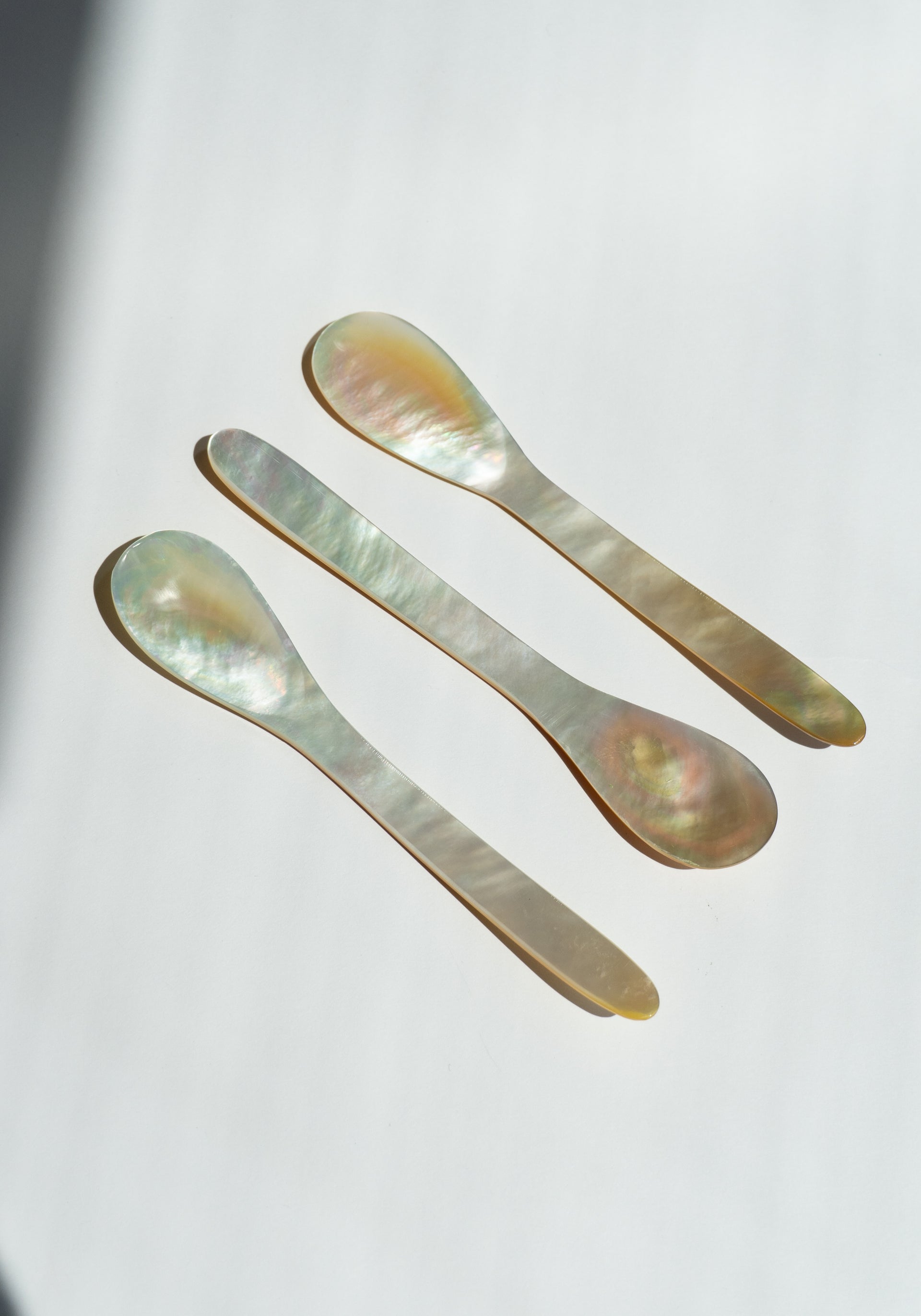 Mother of Pearl Caviar Spoon – VESTIGE
